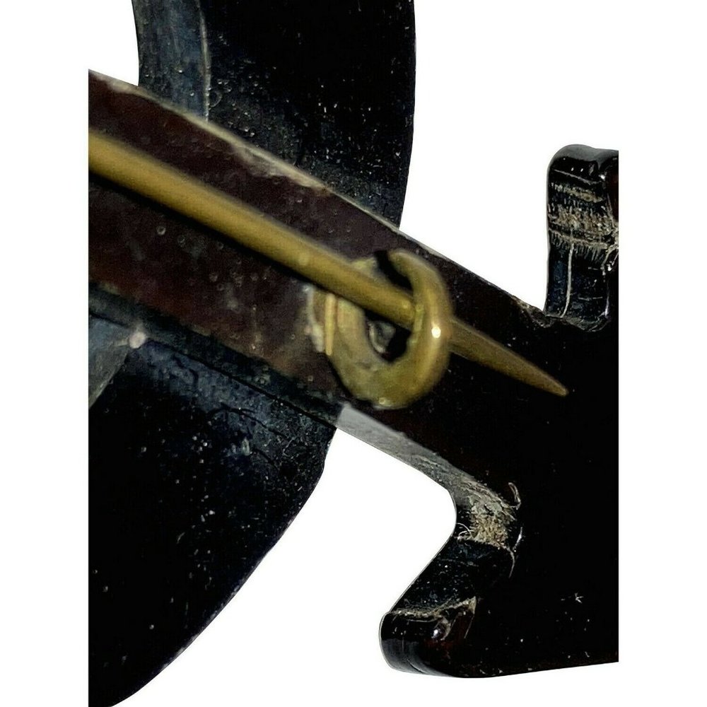 Victorian Resin Arrow Bullseye Pin - Gem